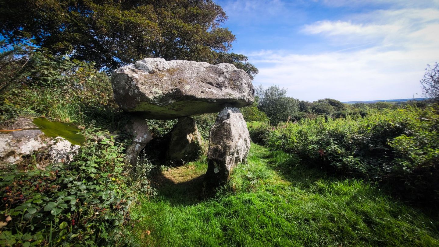 Walks in Wales! The must-see Neolithic Cromlechs in Pembrokeshire ...