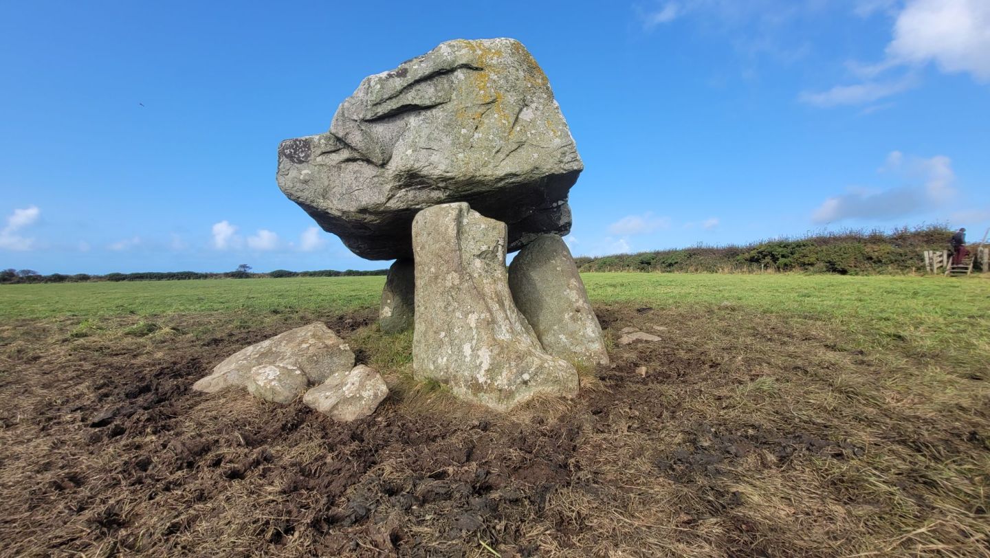 Walks in Wales! The must-see Neolithic Cromlechs in Pembrokeshire ...