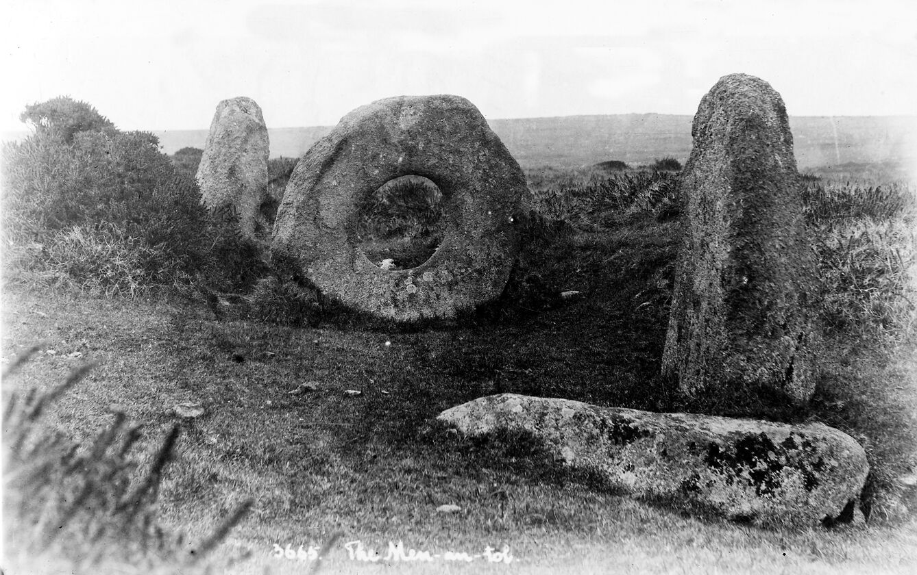 Mên-an-Tol – CoralJackz – That History Couple